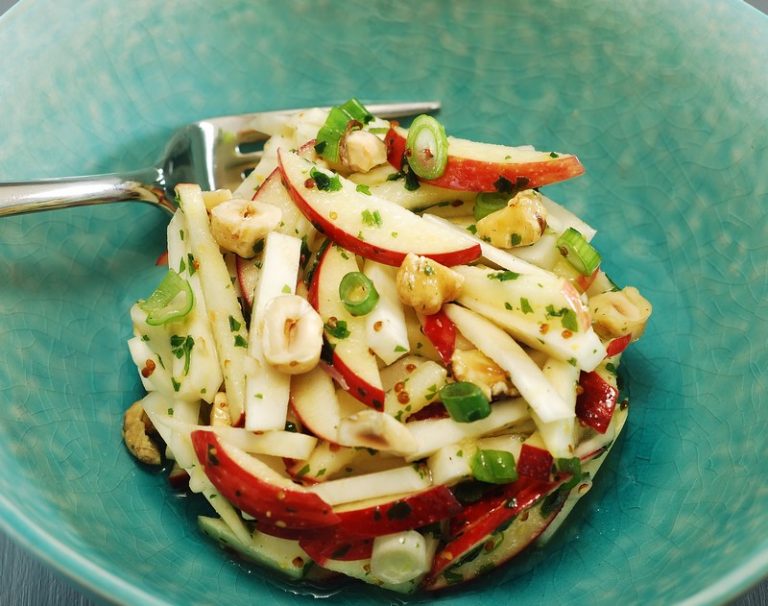 ENSALADA DE APIONABO, MANZANA & AVELLANAS CON VINAGRETA DE MIEL – Come ...